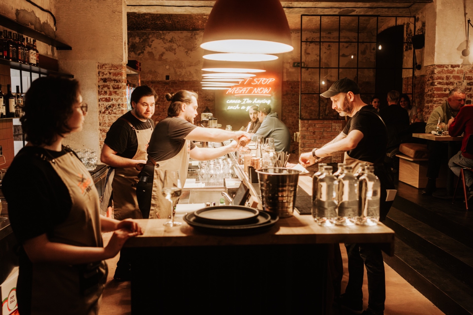 Pražany učil jíst barbecue, teď má Starobin restauraci Isaac's BBQ ...