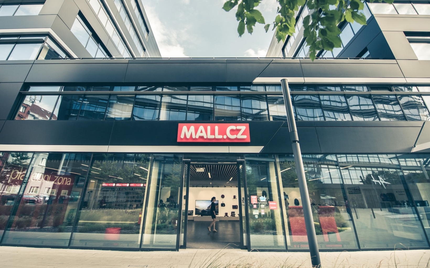 Trápení Allegra pokračuje, v Mall Group propustilo stovku lidí ...