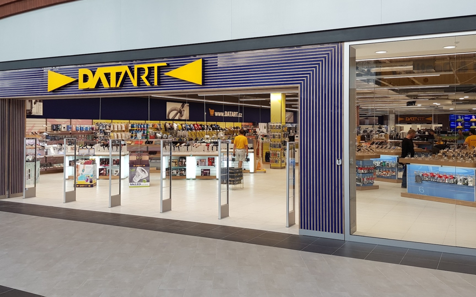 Datart podepsal dohodu o vytvoření holdingu s majitelem Electro Worldu - CzechCrunch