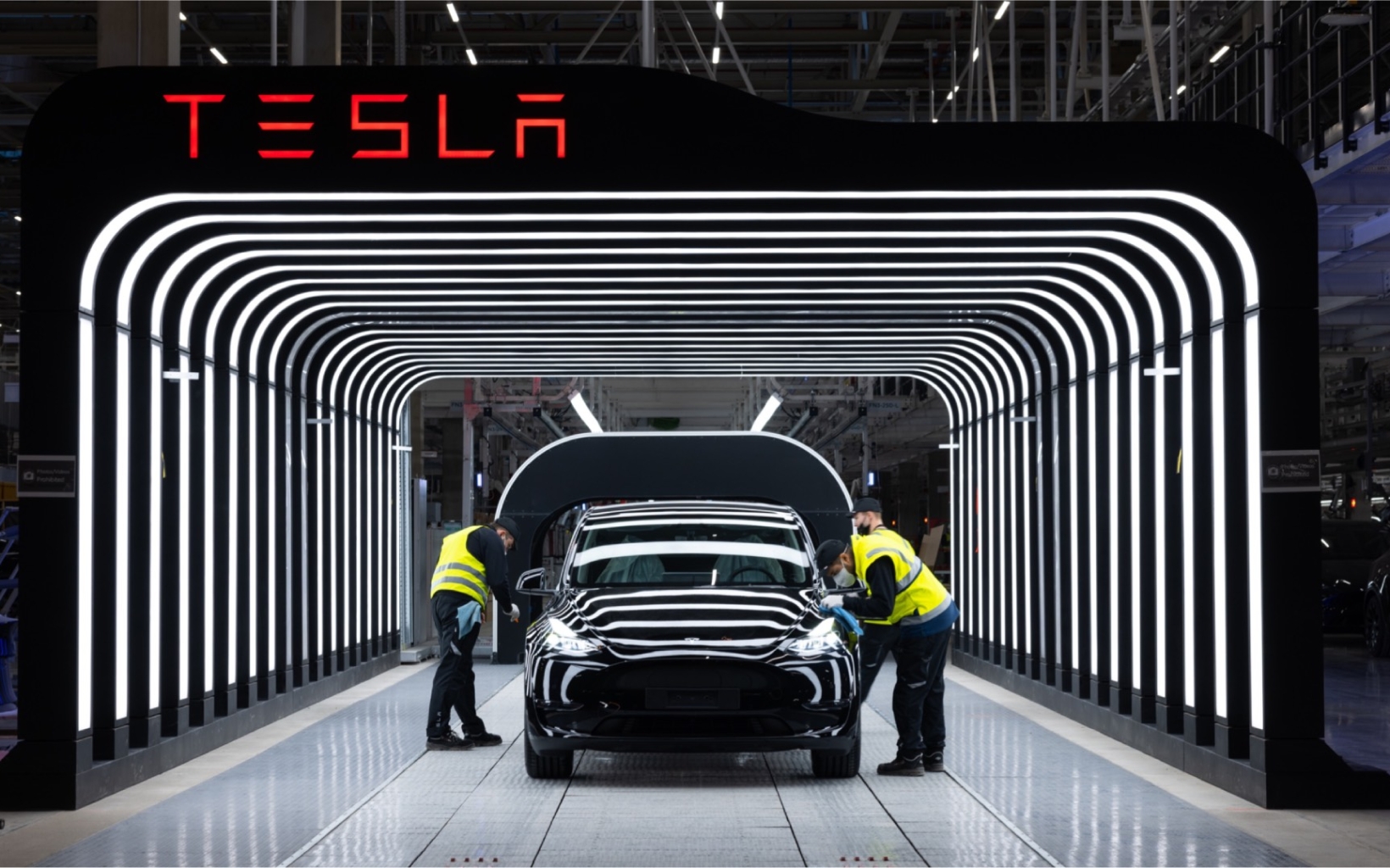 Tesla po dlouhé době zpomalila výrobu aut. Na vině jsou čínské odstávky ...