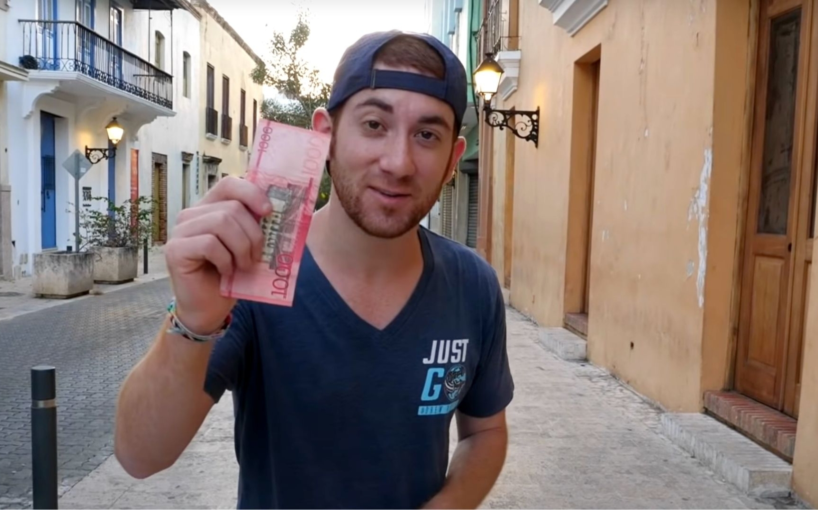 Američan Drew Binsky je dalším člověkem, který projel celý svět ...