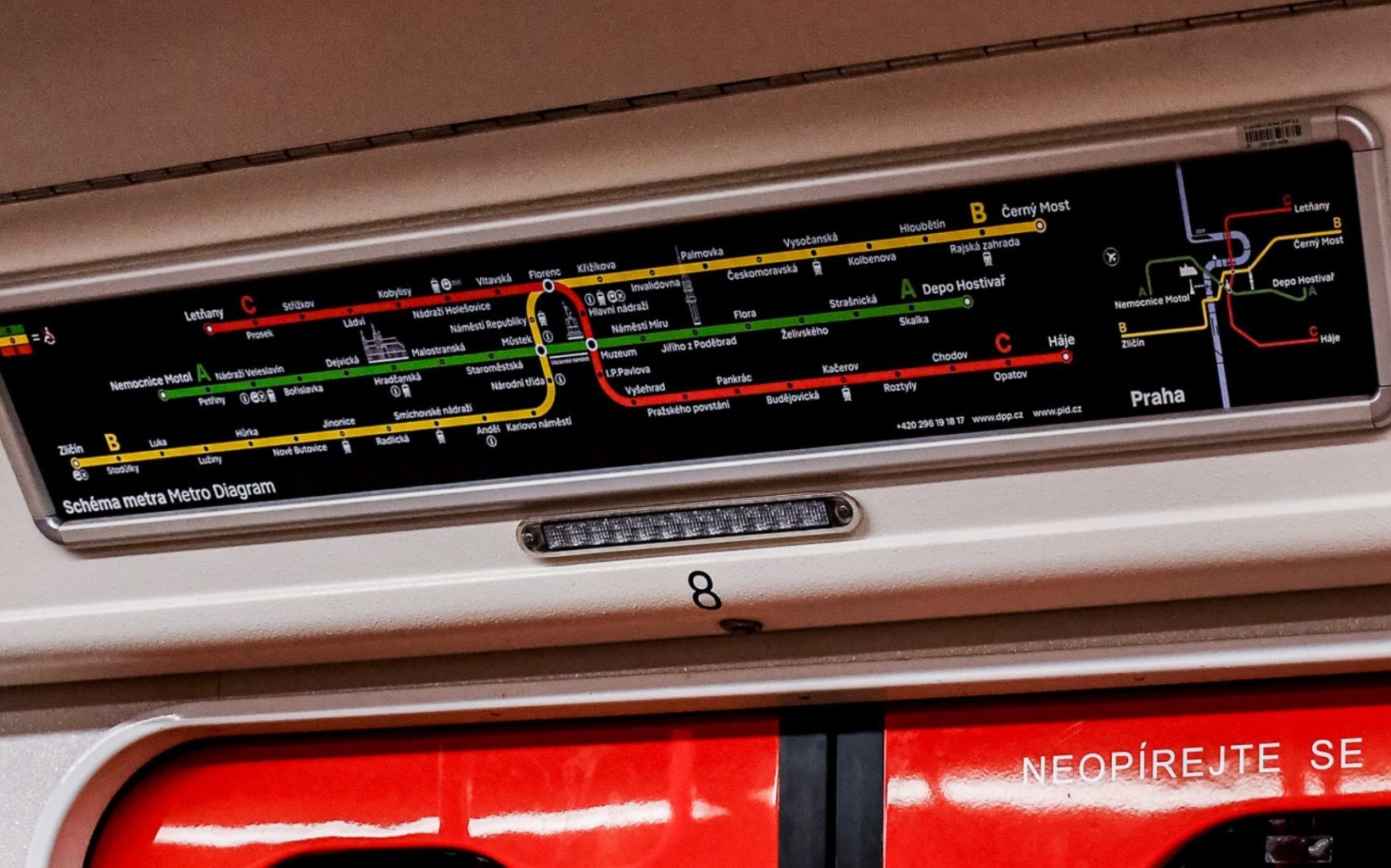 V pražském metru testují schéma v černé barvě, asi se ještě změní ...