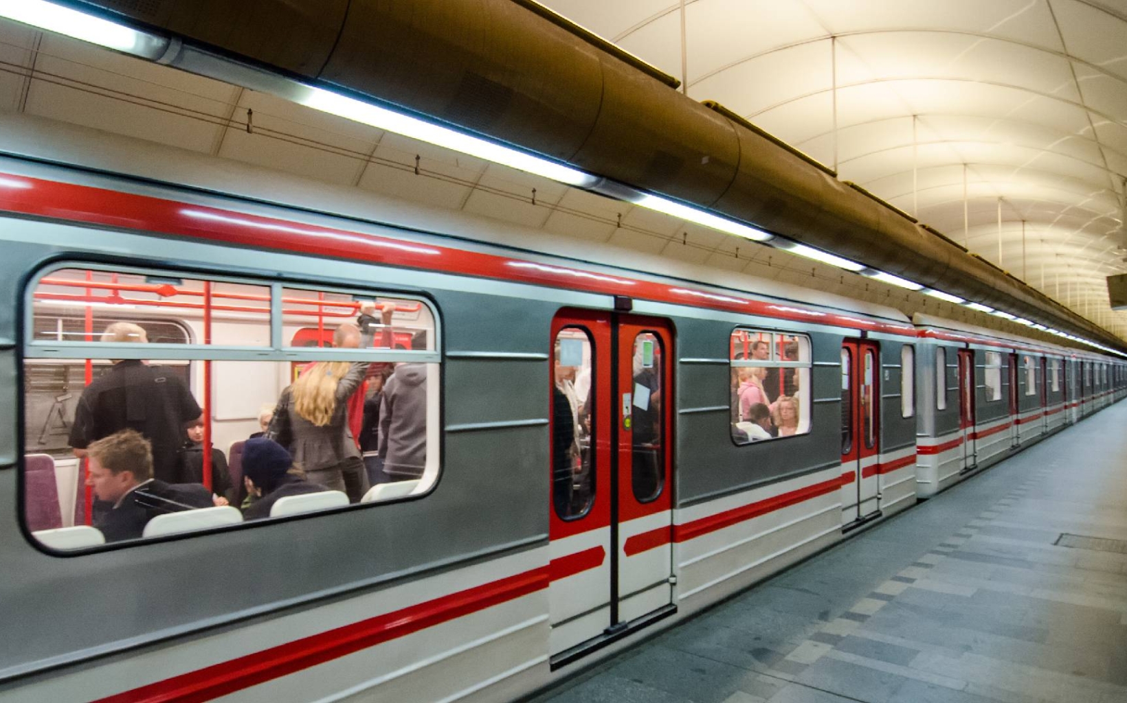 Bez řidiče bude jezdit metro D i C. Praha posvětila vypsání tendru ...