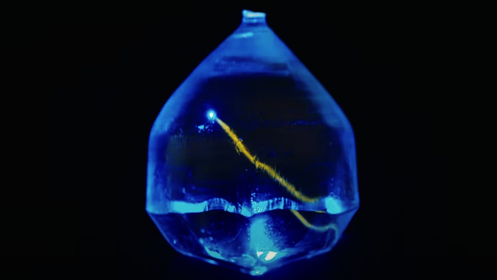 V Cryturu tvoří z drahých kamenů špičková vědecká zařízení - CzechCrunch