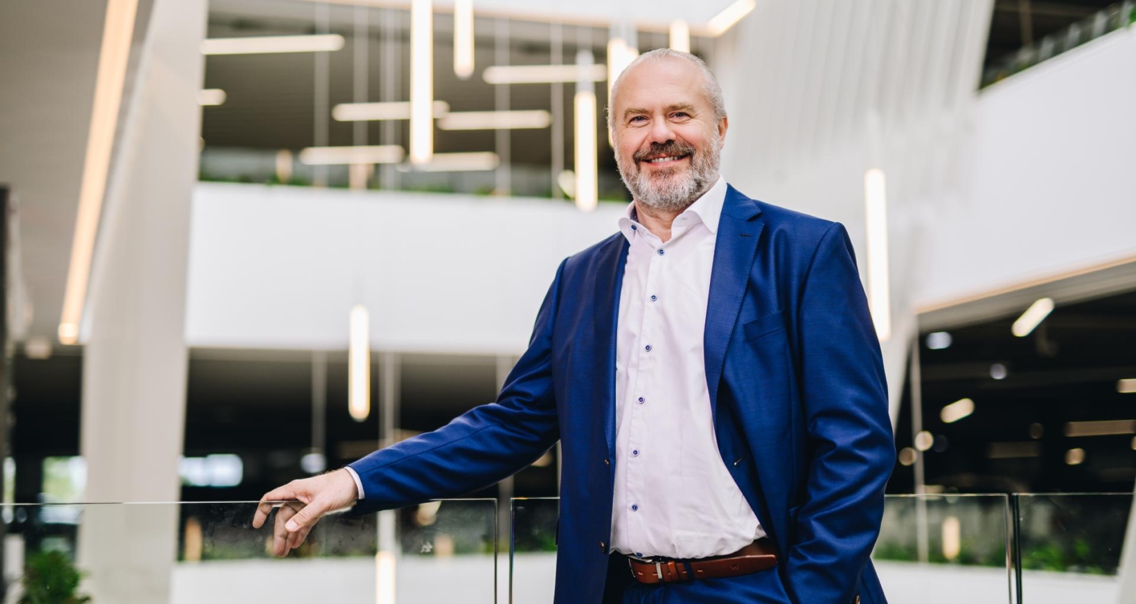 Louda vystavěl u Poděbrad autosalon za miliardu - CzechCrunch