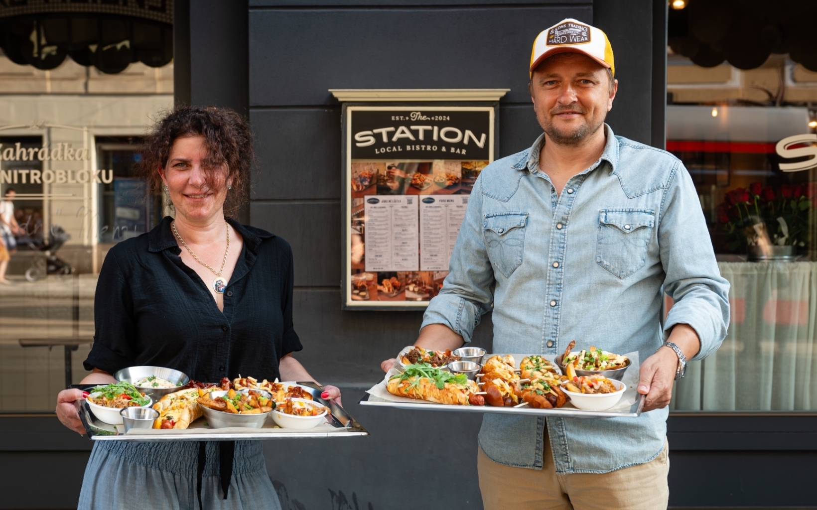 Hot dogy s ořechy a skvělé drinky. Na Andělu mají nové bistro - CzechCrunch