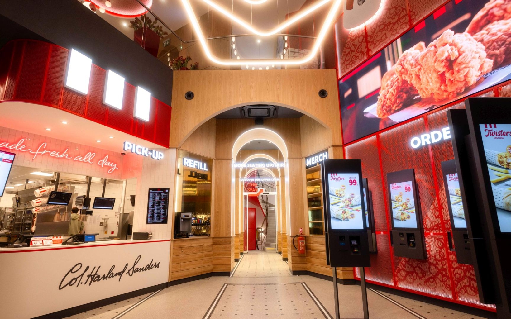 KFC otevřelo na Václaváku podnik, jaký jinde v Evropě nenajdete ...