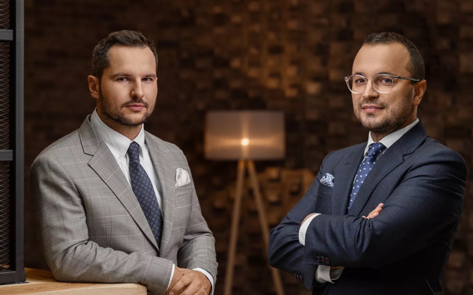 Čeští investoři z ČMN kupují za 5 miliard balík 16 nemovitostí ...