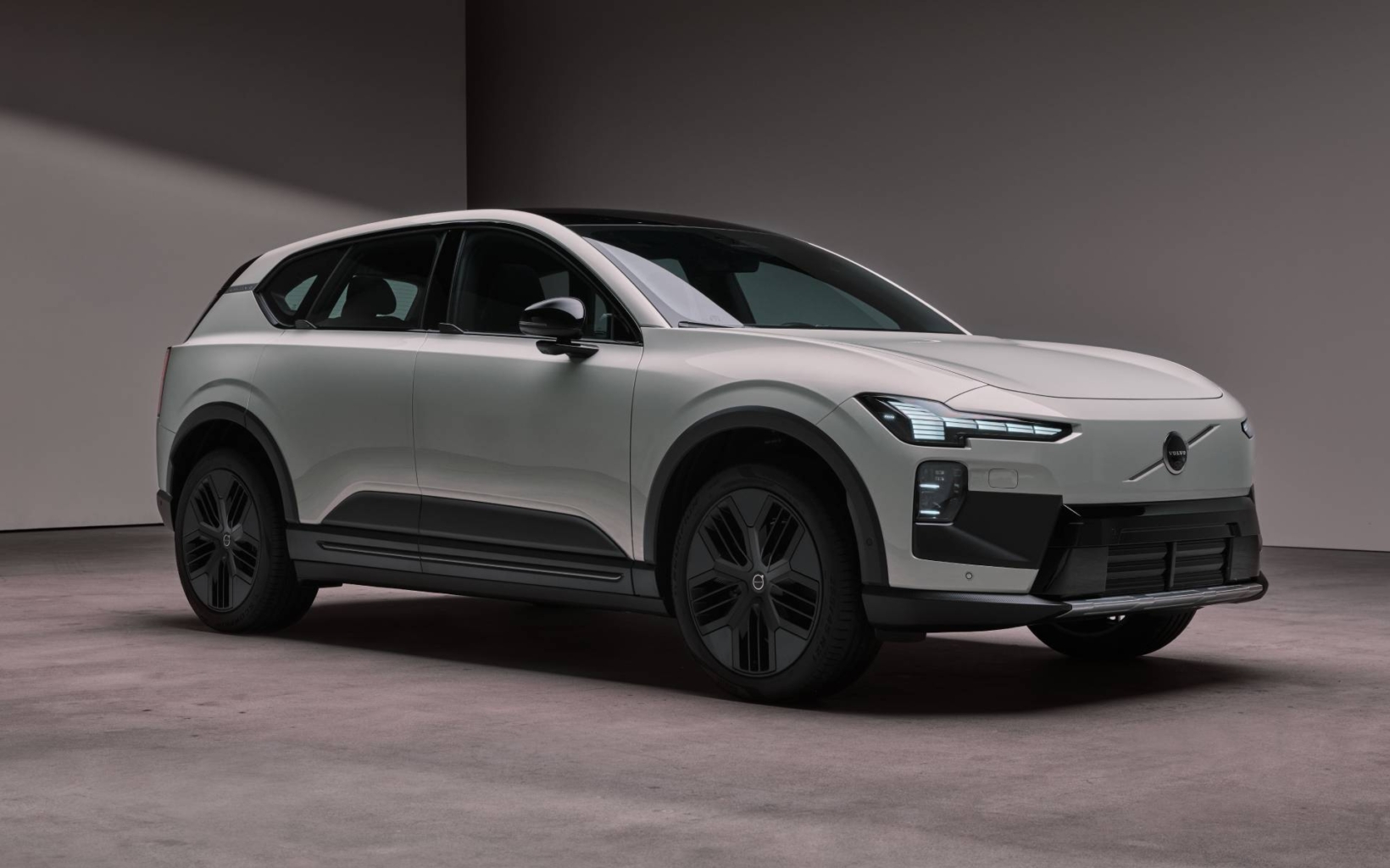 Nové Volvo má AI od Googlu i křídla, která otevřou dveře - CzechCrunch